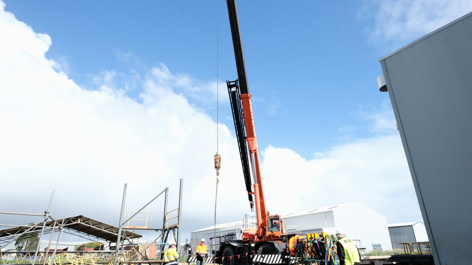 Mastering the Heights: Your Guide to Dogging and Rigging - Nara Training